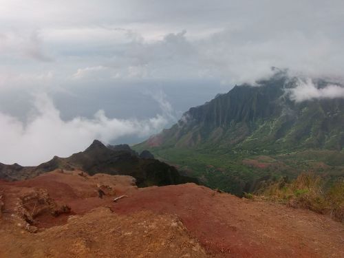 Kalepa Ridge Trail In Hawaii Offers Incredible Views