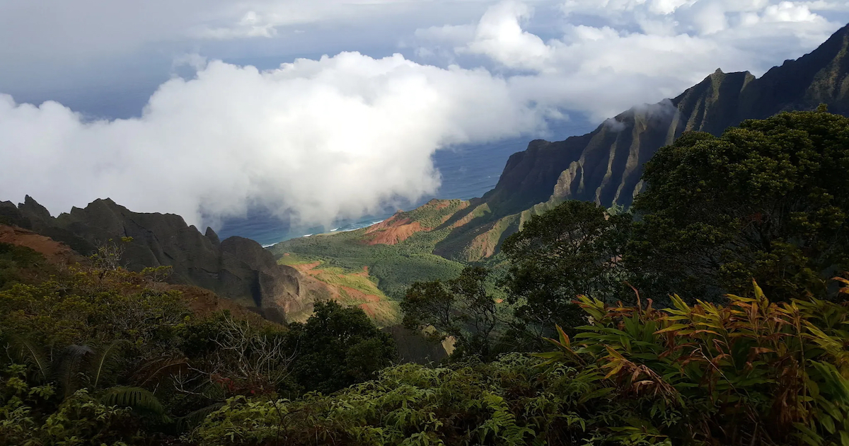 Kalepa Ridge Trail In Hawaii Offers Incredible Views