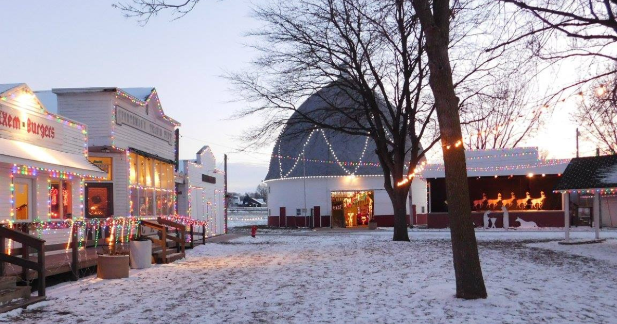 Christmas In Iowa Is Best At This Charming Pioneer Village