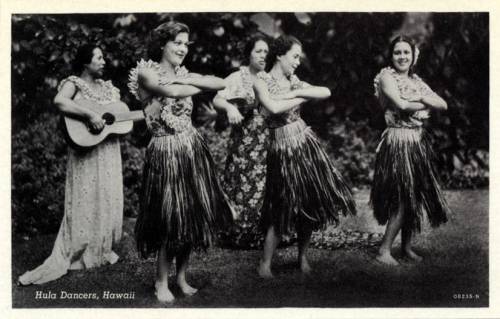 13 Candid Photos Of Life In Hawaii 1940s