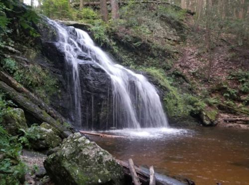 Best Hikes In Connecticut: 10 Short Waterfall That Take Under One Hour