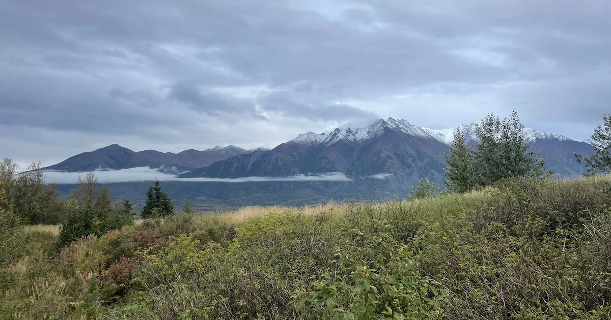 This Short Spring Hike In Alaska Has An Uncomparable View