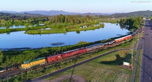 Train Ride In Oregon: Santiam Excursion Brunch Train