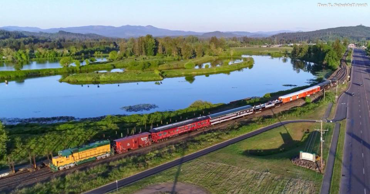 Train Ride In Oregon: Santiam Excursion Brunch Train