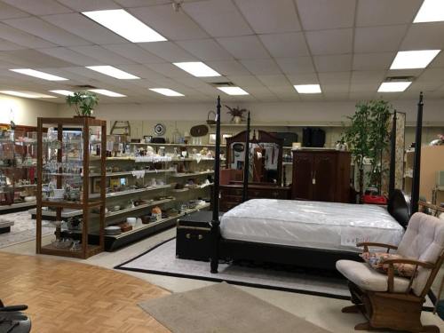 Poppy's Antique Mall and Flea Market Is The Best In Missouri