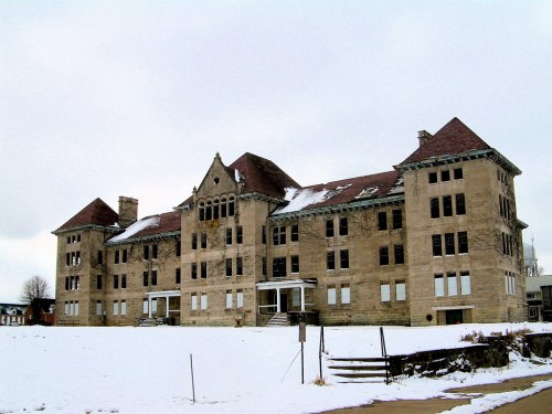 Most Haunted Places In Illinois: 9 Of The Scariest