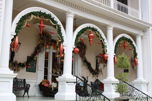 The Towers Of Natchez In Mississippi: A Unique Christmas Display