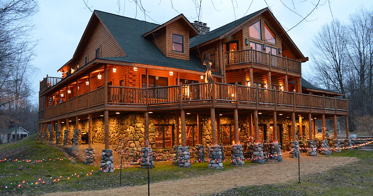 Explore 9,500 Square Feet Of Cheer During The Christmas Tree Walk ...