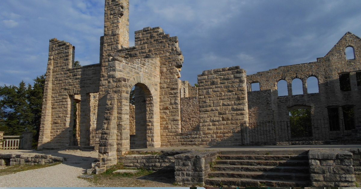 Castle Ruins In Missouri: 4 Trails That Lead To Extraordinary Ruins