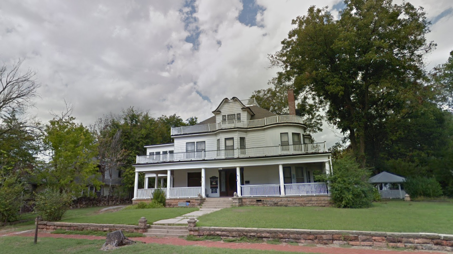 Enjoy The Stone Lion Inn Murder Mystery Weekends In Oklahoma