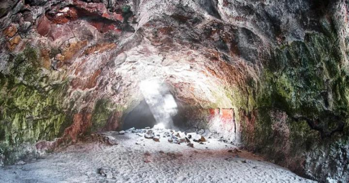 Caves In Oregon: Explore A Little-Known Lava Tube Cave