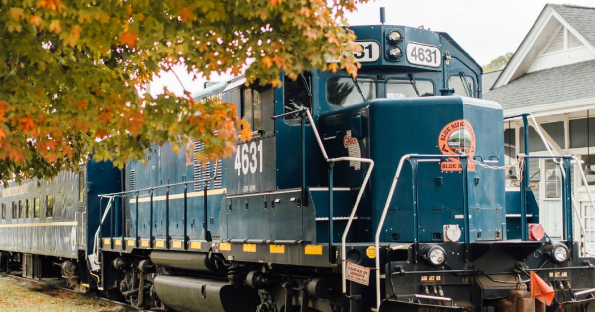 Fall Foliage Train Ride In Georgia: The Blue Ridge Scenic Railway