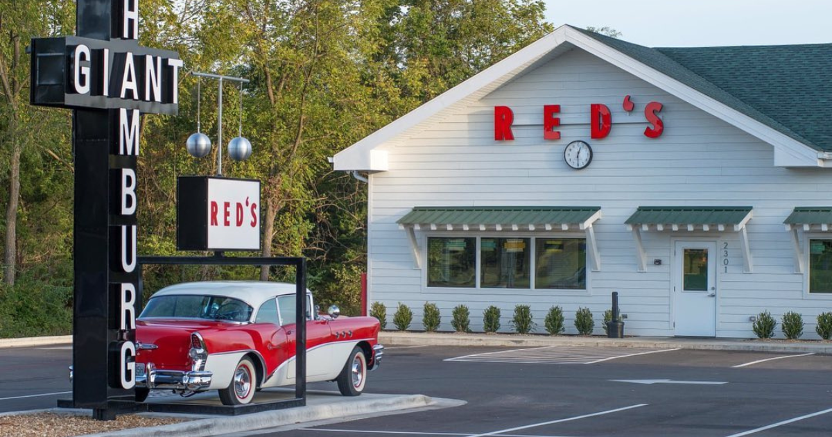 Red’s Giant Hamburg In Missouri Is The World’s First Drive-Thru ...