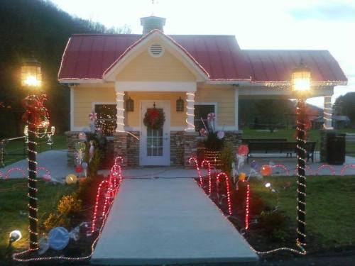 The Best Drive-Thru Holiday Lights in West Virginia Are in Bluefield