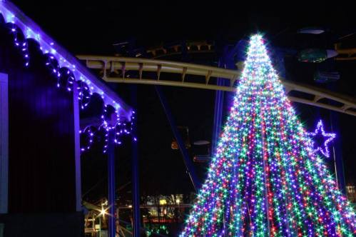 In Pennsylvania, Dutch Wonderland At Christmas Is Simply Magical