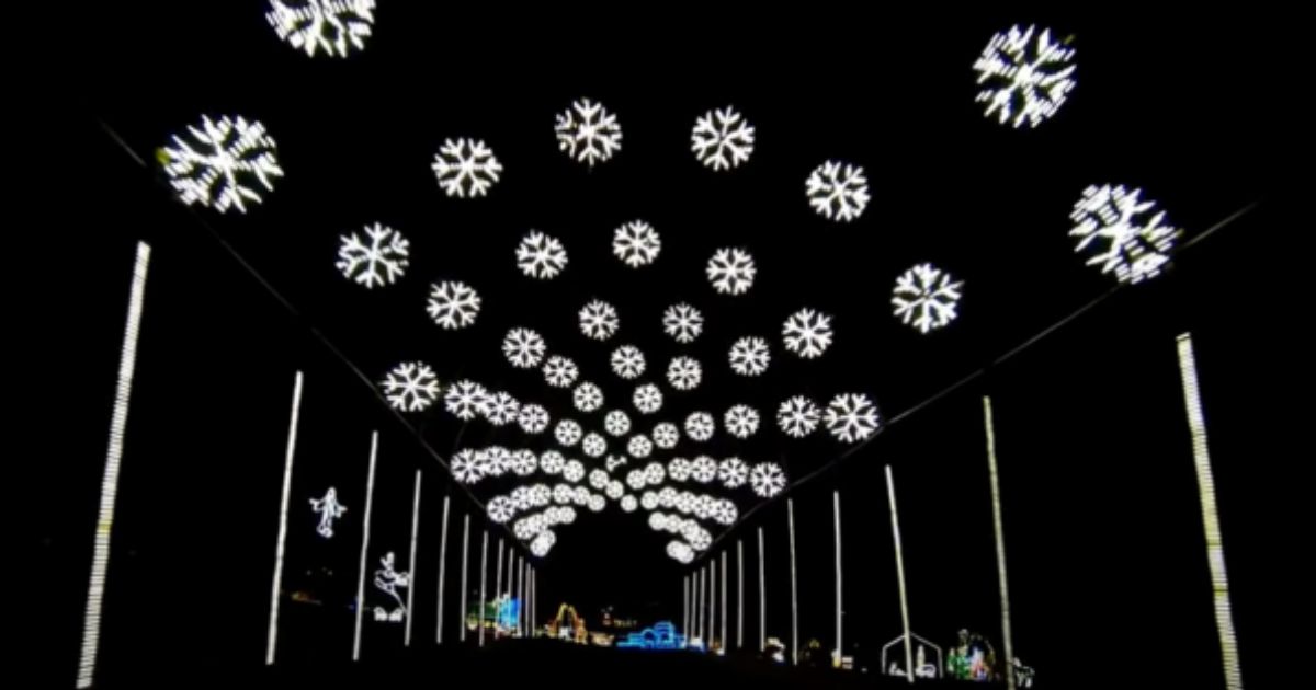 Valley Of Lights in Arizona Is A Dazzling Drive-Thru Light Display