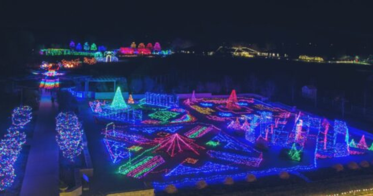 Start A New Holiday Tradition With A Stroll Through 25 Acres Of Holiday ...