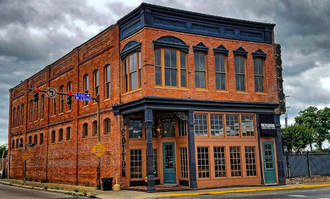 Housed In A Former Cotton Warehouse, You Can Order Iconic Foods From ...