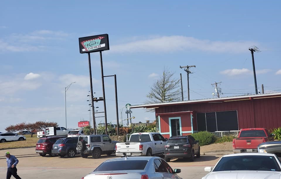 Hot Rodz Diner Is A 50s-Themed Restaurant In Texas