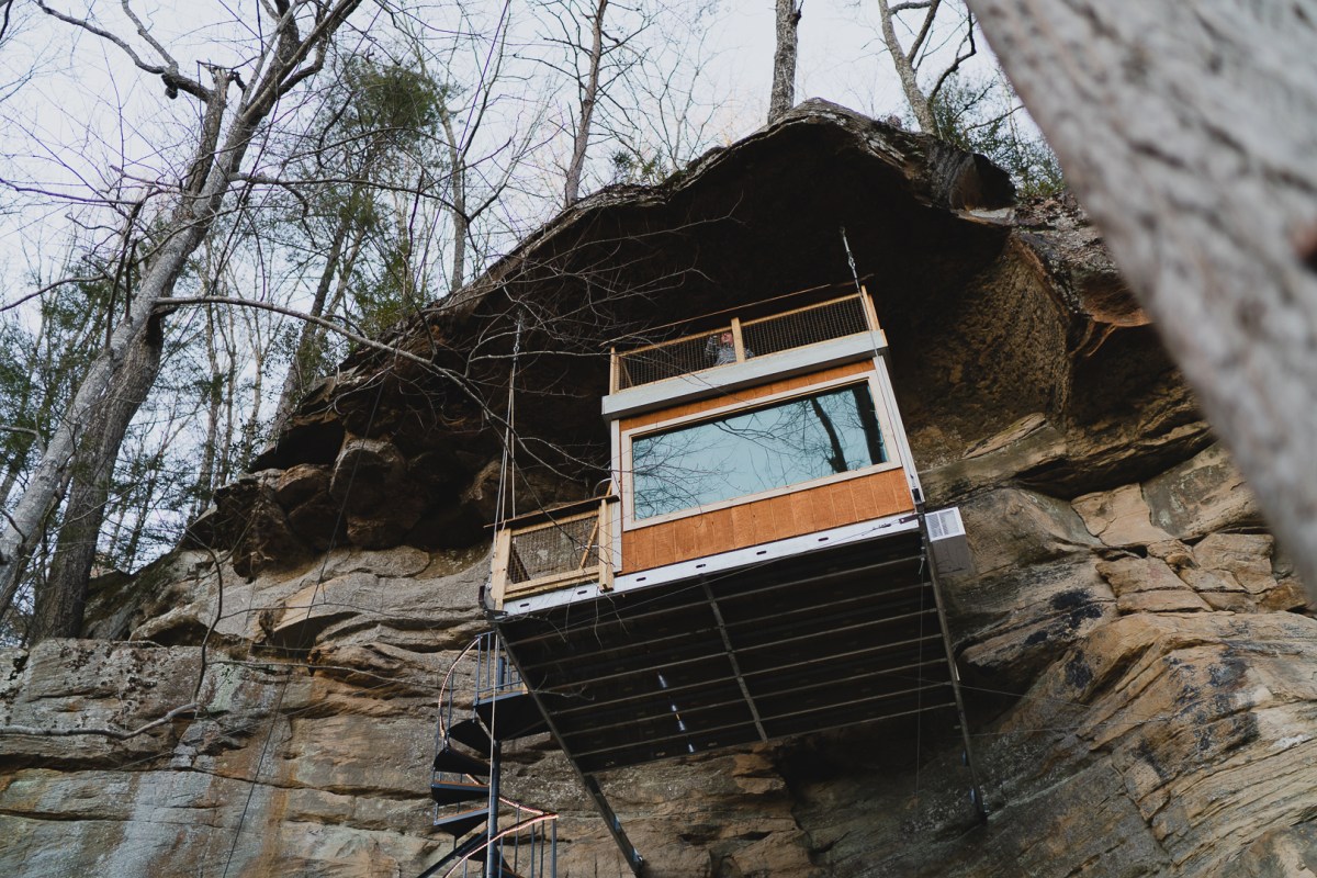 Cliff Dweller Is The First Cliff-Mounted Treehouse Rental In Kentucky