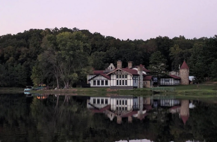 Twin Turret Farm & Castle Hiding In Missouri Is Like A Fairy Tale