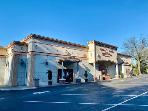 New Jersey's Clinton Station Diner Offers Giant Burgers And A Vintage ...
