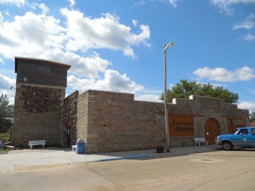 Visit This Tiny Town In Montana To See Dinosaurs And Sandstone Cliffs