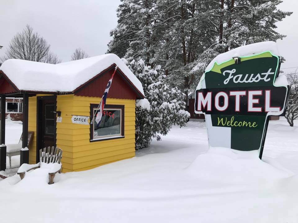 This Nostalgic Motel In New York’s Tupper Lake Is Worth A Weekend Visit