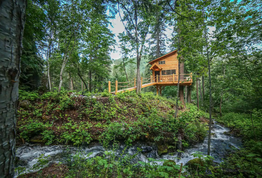Relax In This Washington Treehouse Surrounded By 150 Acres Of Nature