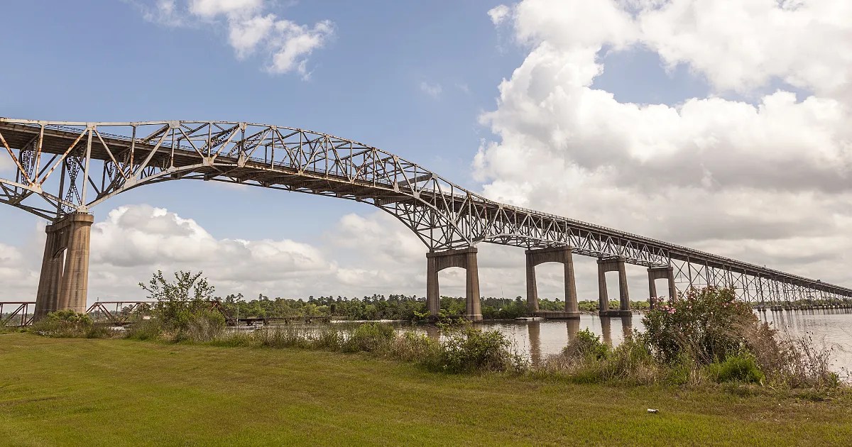 Calcasieu River Bridge Is The Most Dangerous Bridge In Louisiana