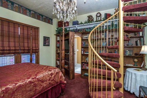 The Hines Mansion In Utah Is A Romantic Bed & Breakfast