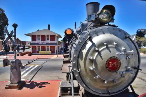 The Fillmore & Western Railway Offers Breathtaking Train Rides In SoCal