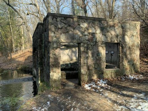 Ruins In Wisconsin: Paradise Springs Is A Must-Visit