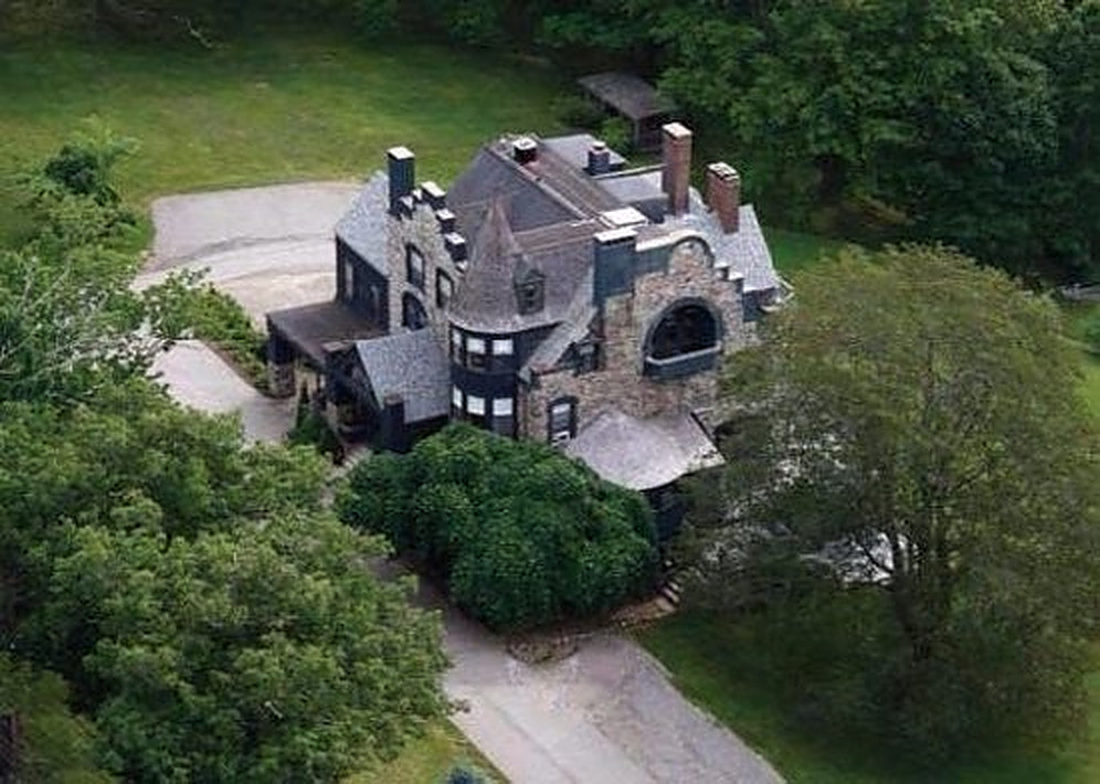 Spend The Night In A Hotel That’s Inside An Actual Castle Right Here In ...