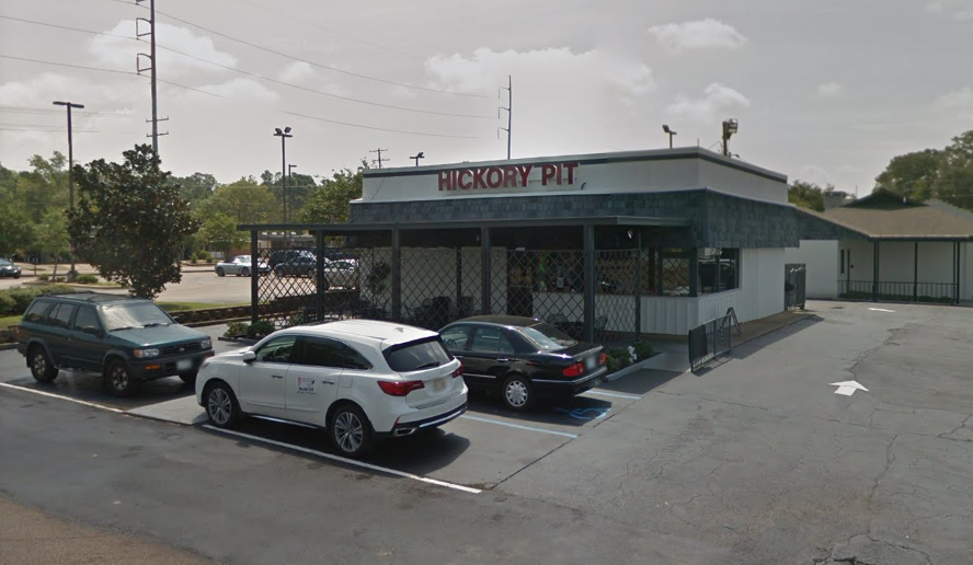 Fill Up On Delicious BBQ At Hickory Pit In Mississippi