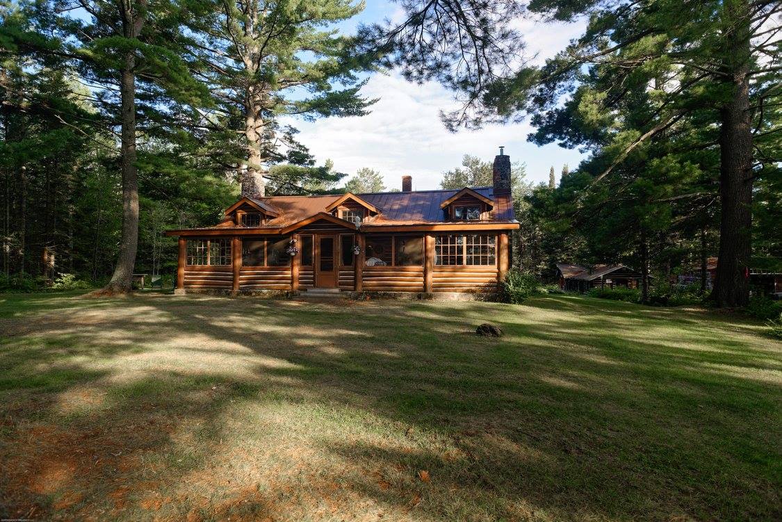 CedarHurst Lodge In Michigan Is A Secluded Natural Escape