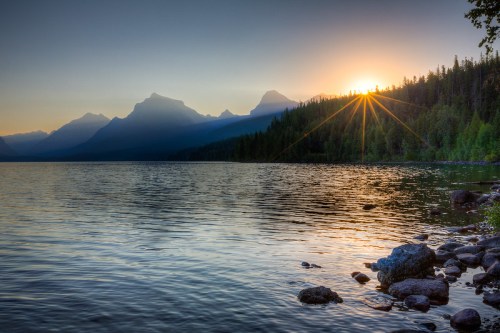 Visit The Rainbow Rock Lake In Montana With Stunning Views