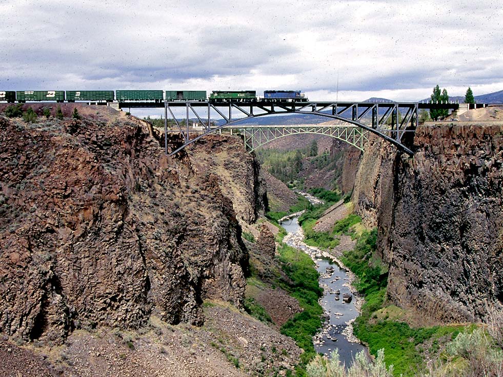 The Scenic Overlook In Central Oregon That Features Jaw Dropping Views