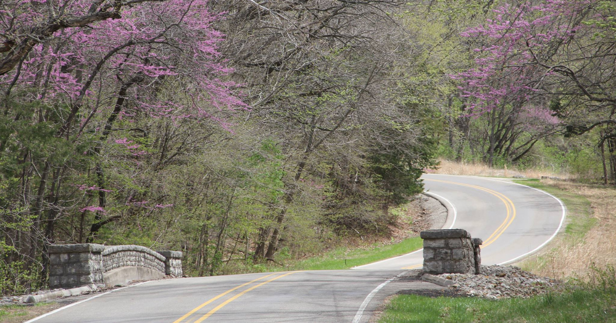 Take These 10 Country Roads In Iowa For An Unforgettable Scenic Drive