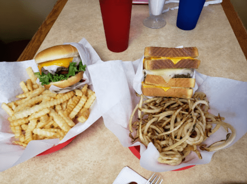 Giant Burger In Oregon, Home Of The 5 Pound Burger, Is A Foodie Feat