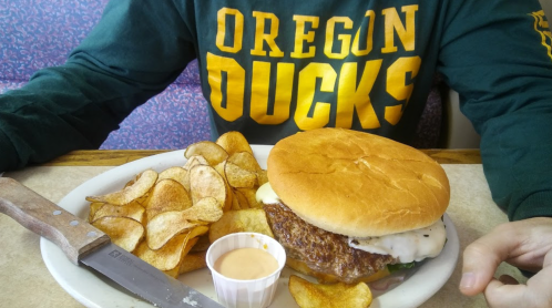 Giant Burger In Oregon, Home Of The 5 Pound Burger, Is A Foodie Feat