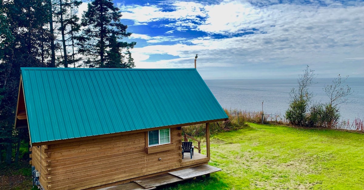 ThIs Cabin On The Kenai River In Alaska Is The Perfect Spot To Visit