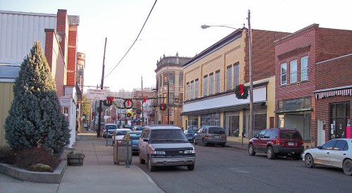 West Virginia's Wells Inn In Sistersville Is A Historic, Haunted Hotel