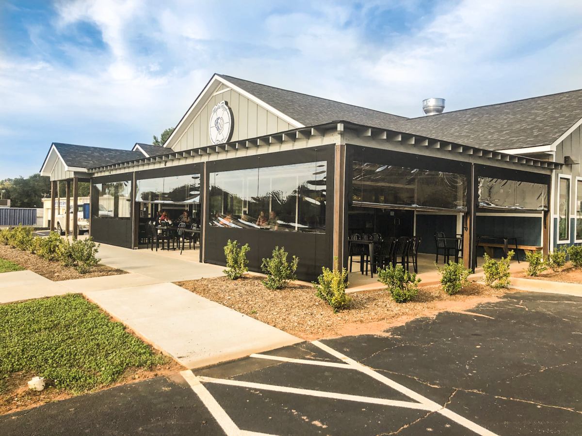 Devour A Delicious Pie From Myles Pizza Pub In South Carolina