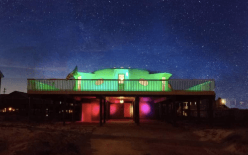 The Spaceship House In Florida Is A Themed Airbnb On The Beach