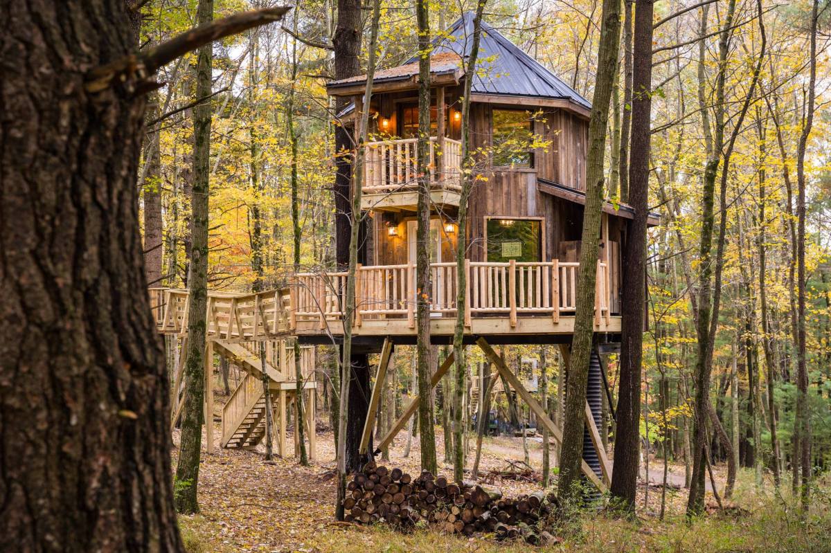 Castle Themed Tree House In Ohio: El Castillo at The Mohicans