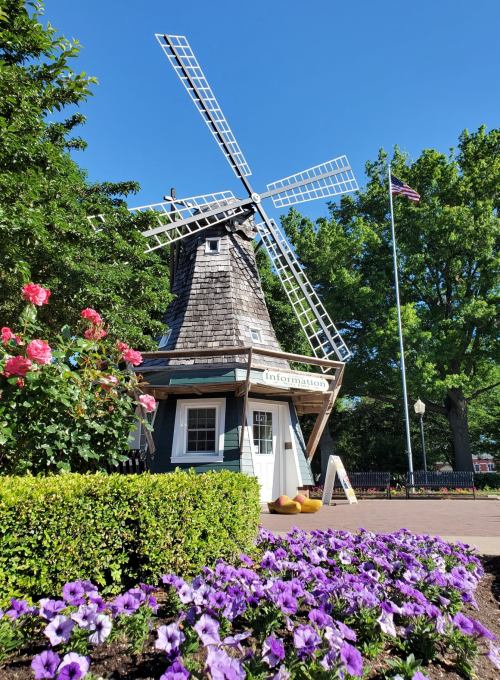 Pella Is A Small Town That's Perfect For A Family Getaway In Iowa