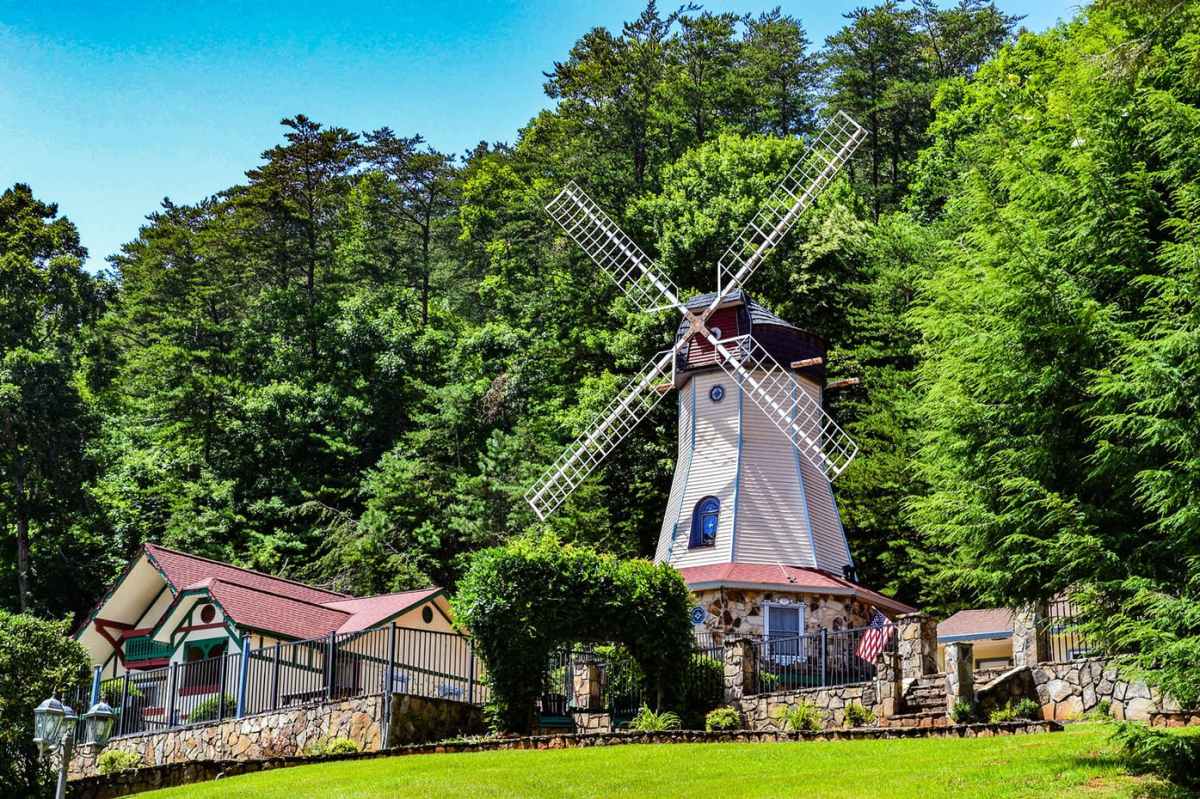 Sleep Inside An Actual Windmill At The Heidi Motel In Georgia
