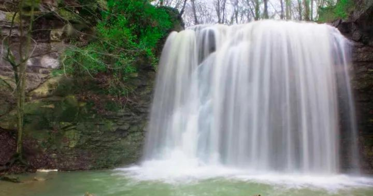 9 Beautiful Waterfalls In Ohio You Don't Have To Hike To