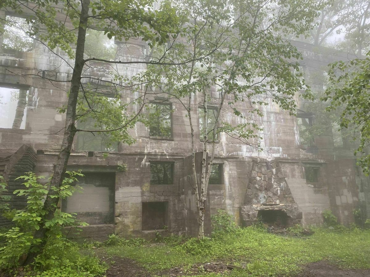 Explore The Abandoned Ruins Of A Beautiful Hotel In New York